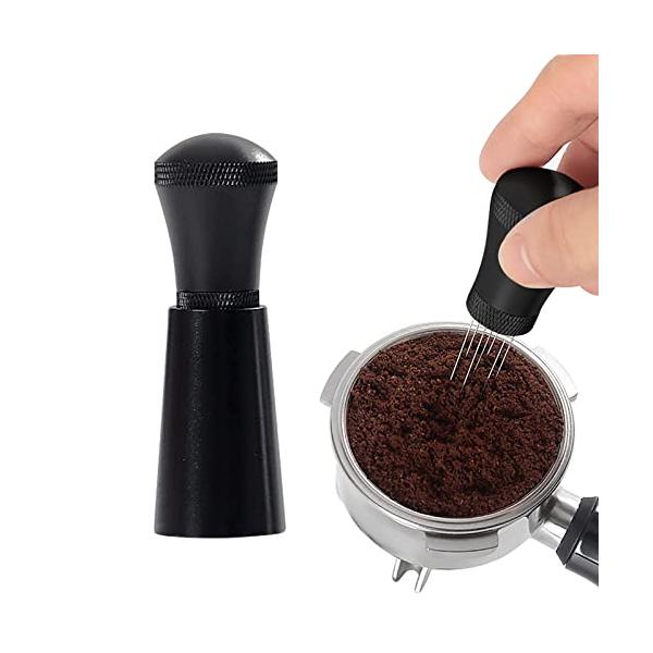 使用する理由 通常、中度焙煎以上のコーヒー豆は油性が大きいため、気になる研磨時にコーヒー粉が固まる現象がある。・ニードルの作用ニードルの部分をコーヒー粉に差し込んでから攪拌してかたまりをふわふわにする。・使い方水平方向は小さな円を描きながら...