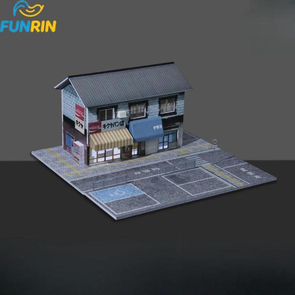 1/64 ミニカー専用 リアルな日本のパン屋風景:ホットウィール、ミニ GT、マッチボックスなど 1/64 ダイキャストカーに完全適合。昔ながらの二階建て街中パン屋を細部まで再現、駐車スペースや道路ライン付きで臨場感たっぷりな展示空間を作れ...
