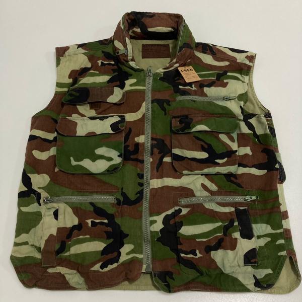 【ブランド】WEATHER RITE INC【生産国】中国【コンディションランク】Aランク着古感あり表側の右下ポケットのジップ欠品（代わりの金具付き・開閉問題なし）裏側の左下青い汚れあり【表記サイズ】Sサイズ【実寸サイズ:cm】着丈:61肩...