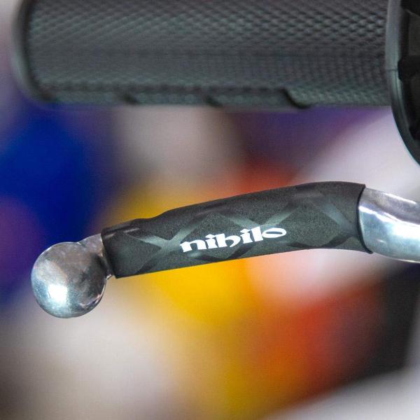 商品名:  Nihilo Concepts Lever Gripブランド: Nihilo Concepts商品番号: 色: Black素材: Rubber海外の輸入品ショップ-世界中の様々なアイテムをお得に購入※海外からのお取り寄せ商品の為...