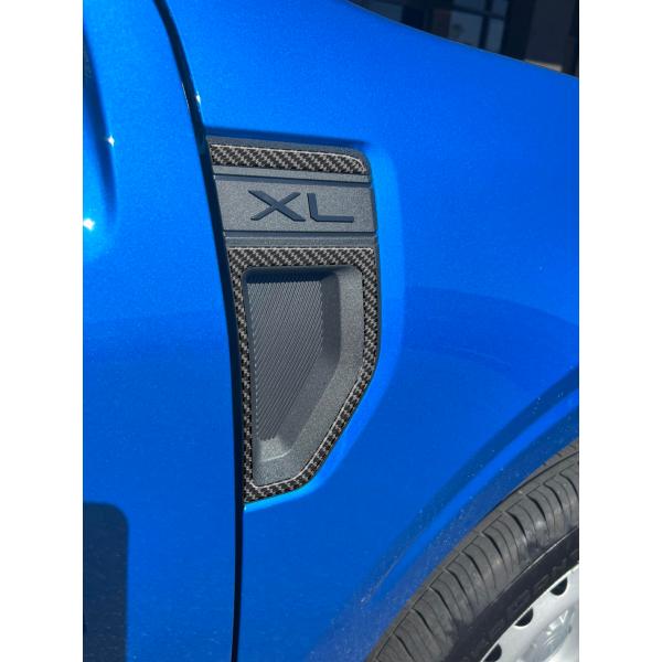 商品名:  Fender Emblem Overlays - Compatible with 2022-2025 Maverickブランド: TufSkinz商品番号: 色: *OE Color - Velocity Blue素材: Acr...