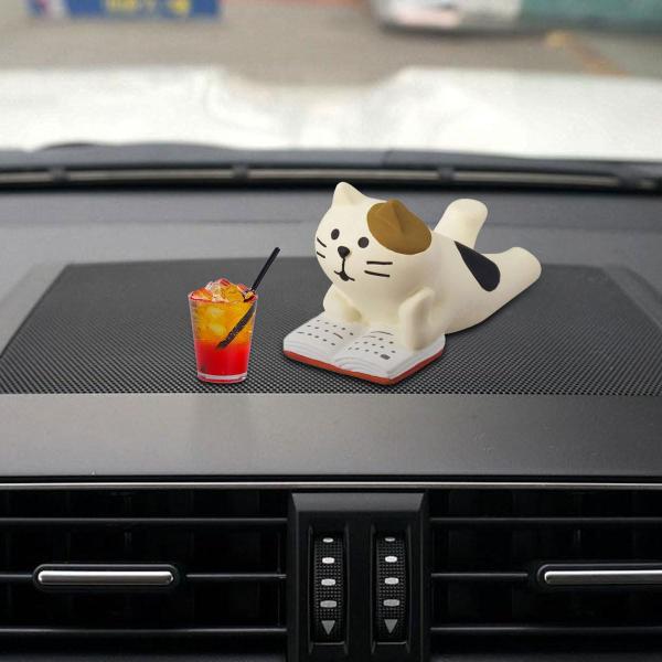 商品名: かわいい猫とアイス紅茶カーダッシュボードアクセサリー、面白い樹脂カーバックミラー装飾、ユニバーサルカーインテリアデスクオフィスオーナメント男性女性プレゼント(レッド) Cute Cat and Juice Figurines Ca...