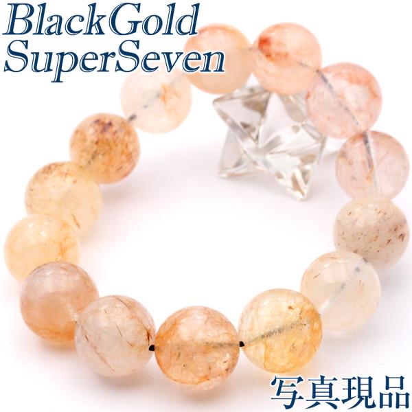 当店初登場！水晶の中に黒や金色に輝く雲母（マイカ）が葉片状に入り込んだ個性的な天然石。葉片状（ようへんじょう）とは一般的なマイカの板状に比べ、非常に薄い鉱物。まるでルチルに見える内包物が水晶内で小さな宇宙を形成ような見た目から、ブラックゴー...