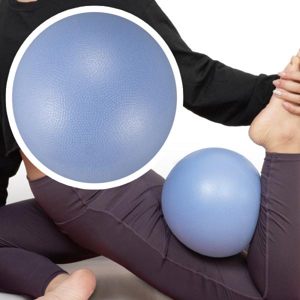 【特長】ボールの弾みと転がりを利用したＮＥＷエクササイズボール。ストロー付でふくらませ簡単！腕力強化やちょっとしたエクササイズにちょうどいいサイズのフィットネスボール。【ご使用上の注意】※寒い時期になると材質的に硬化し、柔軟性が低下する場合...