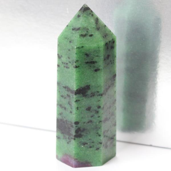 【パワーストーンの意味・言われ】ルビーインゾイサイト：今までにない挑戦と行動力が湧く・目標達成【サイズ】 78mm×27mm×24mm（原石の最長部計測）【重量】 109g■天然石情報：ルビーインゾイサイト■石言葉（意味・効果）：情熱・積極...