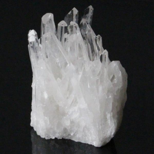 【パワーストーンの意味・言われ】水晶　クラスター[クォーツ]：浄化・幸せをもたらす天然石の基本・自己成長の象徴【サイズ】 45mm×35mm×28mm（原石の最長部計測）【重量】 51g【産地】中国 四川省■天然石情報：水晶■石言葉（意味・...