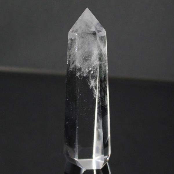 【パワーストーンの意味・言われ】水晶には「浄化、開運、願望成就、魔よけ」などの意味がありますが、万能的な石の特徴としての『調和・統合・強化』も併せ持ちます【サイズ】 90mm×28mm×21mm（原石の最長部計測）【重量】 82g【産地】　...