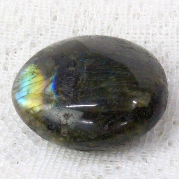 【パワーストーンの意味・言われ】ラブラドライト：創造力、直観力を高め、インスピレーションを与える。目的の完遂。【サイズ】 40mm×35mm×17mm（原石の最長部計測）【重量】 38g【産地】 マダガスカル■天然石情報：ラブラドライト■石...