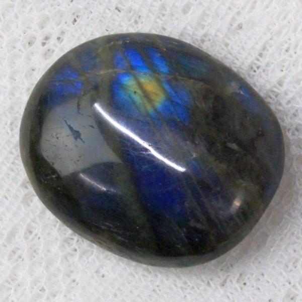 【パワーストーンの意味・言われ】ラブラドライト：創造力、直観力を高め、インスピレーションを与える。目的の完遂。【サイズ】 42mm×34mm×17mm（原石の最長部計測）【重量】 37g【産地】 マダガスカル■天然石情報：ラブラドライト■石...