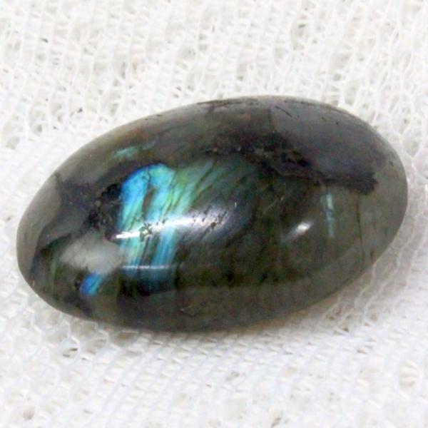 【パワーストーンの意味・言われ】ラブラドライト：創造力、直観力を高め、インスピレーションを与える。目的の完遂。【サイズ】 36mm×27mm×14mm（原石の最長部計測）【重量】 22g【産地】 マダガスカル■天然石情報：ラブラドライト■石...