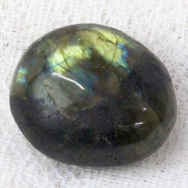 【パワーストーンの意味・言われ】ラブラドライト：創造力、直観力を高め、インスピレーションを与える。目的の完遂。【サイズ】 39mm×34mm×22mm（原石の最長部計測）【重量】 47g【産地】 マダガスカル■天然石情報：ラブラドライト■石...