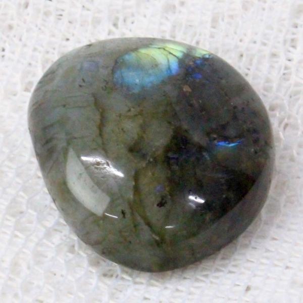 【パワーストーンの意味・言われ】ラブラドライト：創造力、直観力を高め、インスピレーションを与える。目的の完遂。【サイズ】 32mm×27mm×13mm（原石の最長部計測）【重量】 19g【産地】 マダガスカル■天然石情報：ラブラドライト■石...