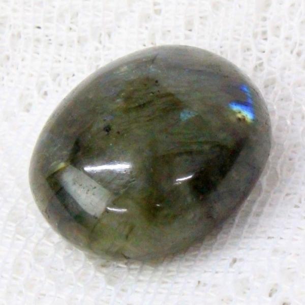 【パワーストーンの意味・言われ】ラブラドライト：創造力、直観力を高め、インスピレーションを与える。目的の完遂。【サイズ】 32mm×26mm×16mm（原石の最長部計測）【重量】 23g【産地】 マダガスカル■天然石情報：ラブラドライト■石...