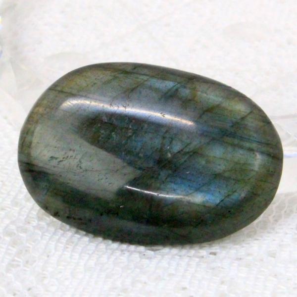 【パワーストーンの意味・言われ】ラブラドライト：創造力、直観力を高め、インスピレーションを与える。目的の完遂。【サイズ】 44mm×30mm×12mm（原石の最長部計測）【重量】 28g【産地】 マダガスカル■天然石情報：ラブラドライト■石...