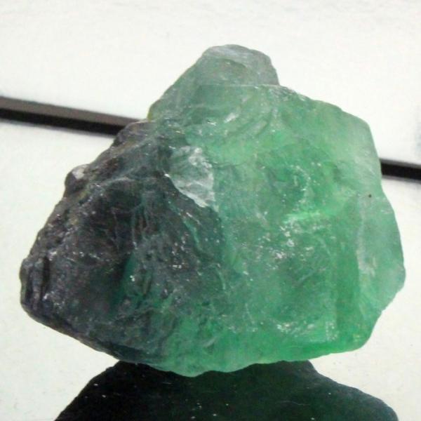 【パワーストーンの意味・言われ】フローライト[蛍石]：精神を集中させ直感力を高め未来を指し示す・清浄な心【サイズ】 58mm×49mm×40mm（原石の最長部計測）【重量】 133g【産地】中国 浙江省■天然石情報：フローライト■石言葉（意...