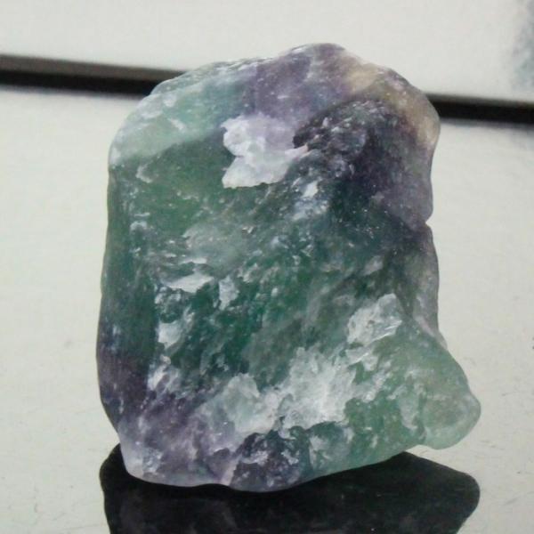 【パワーストーンの意味・言われ】フローライト[蛍石]：精神を集中させ直感力を高め未来を指し示す・清浄な心【サイズ】 46mm×35mm×29mm（原石の最長部計測）【重量】 53g【産地】中国 浙江省■天然石情報：フローライト■石言葉（意味...