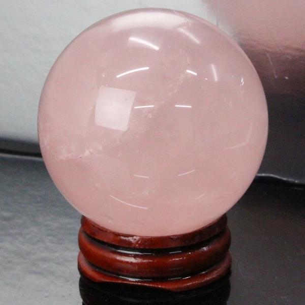 【パワーストーンの意味・言われ】ローズクォーツ[紅水晶]：さらに女性らしく・恋愛の成就のお守り・美と芸術の星【サイズ】直径 50mm【重量】 180g【産地】　ブラジル■天然石情報：ローズクォーツ■石言葉（意味・効果）：愛の告白、恋愛成就、...