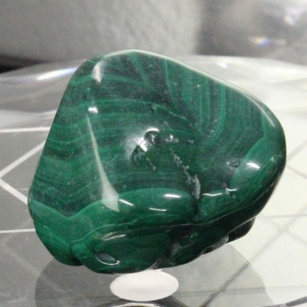 【パワーストーンの意味・言われ】マラカイト[孔雀石]：未来を予見・危険を察知・身代わり石・魔よけ【サイズ】 30mm×27mm×25mm（原石の最長部計測）【重量】 48g【産地】　南アフリカ■天然石情報：マラカイト■石言葉（意味・効果）：...