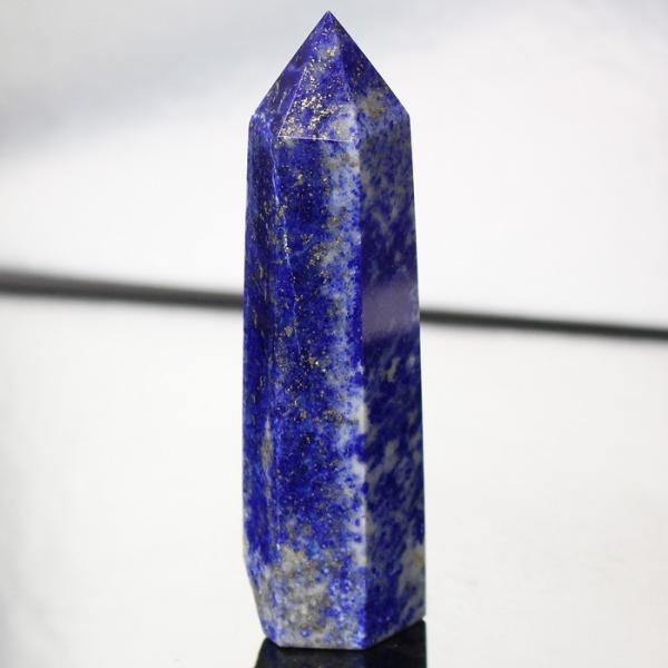 【パワーストーンの意味・言われ】ラピスラズリ[瑠璃]：最強の聖石で強運をもたらす。天職にめぐり合いたい人に効果的【サイズ】 85mm×24mm×21mm（原石の最長部計測）【重量】 82g【産地】　アフガニスタン■天然石情報：ラピスラズリ■...