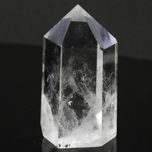 【パワーストーンの意味・言われ】水晶には「浄化、開運、願望成就、魔よけ」などの意味がありますが、万能的な石の特徴としての『調和・統合・強化』も併せ持ちます【サイズ】 72mm×40mm×32mm（原石の最長部計測）【重量】 146g【産地】...