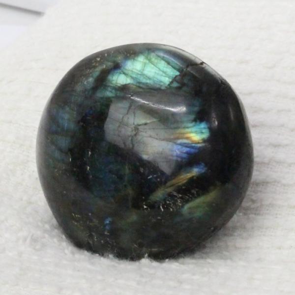 【パワーストーンの意味・言われ】ラブラドライト：創造力、直観力を高め、インスピレーションを与える。目的の完遂。【サイズ】 49mm×45mm×27mm（原石の最長部計測）【重量】 98g【産地】 マダガスカル■天然石情報：アクアマリン■石言...