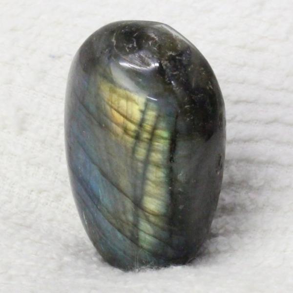 【パワーストーンの意味・言われ】ラブラドライト：創造力、直観力を高め、インスピレーションを与える。目的の完遂。【サイズ】 50mm×36mm×21mm（原石の最長部計測）【重量】 63g【産地】 マダガスカル■天然石情報：アクアマリン■石言...