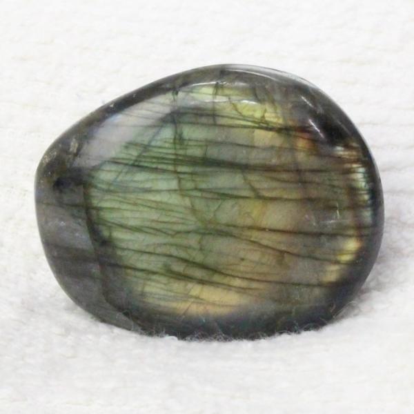 【パワーストーンの意味・言われ】ラブラドライト：創造力、直観力を高め、インスピレーションを与える。目的の完遂。【サイズ】 50mm×40mm×17mm（原石の最長部計測）【重量】 61g【産地】 マダガスカル■天然石情報：アメジスト■石言葉...