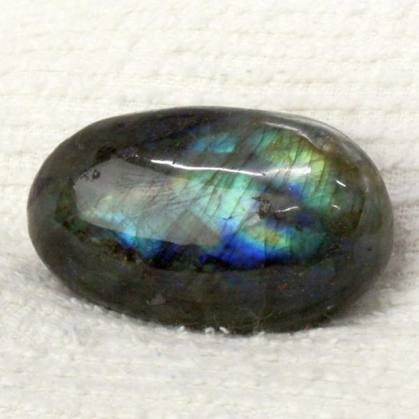 【パワーストーンの意味・言われ】ラブラドライト：創造力、直観力を高め、インスピレーションを与える。目的の完遂。【サイズ】 54mm×31mm×21mm（原石の最長部計測）【重量】 60g【産地】 マダガスカル■天然石情報：アメジスト■石言葉...