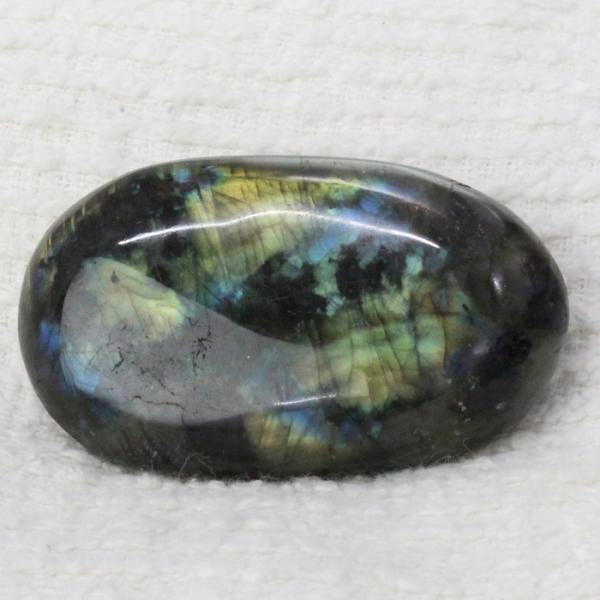 【パワーストーンの意味・言われ】ラブラドライト：創造力、直観力を高め、インスピレーションを与える。目的の完遂。【サイズ】 54mm×32mm×16mm（原石の最長部計測）【重量】 54g【産地】 マダガスカル■天然石情報：アメジスト■石言葉...