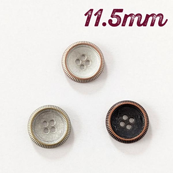 11.5mmの可愛いメタルボタン。ギザギザの縁取りがされており、表面もアンティーク感のあるシルバーやブラックが素敵です。金属なので小さくてもしっかりとした重みがあります。シルバー×コッパー、ブラック×コッパー、シルバー×ゴールドの3色からお...