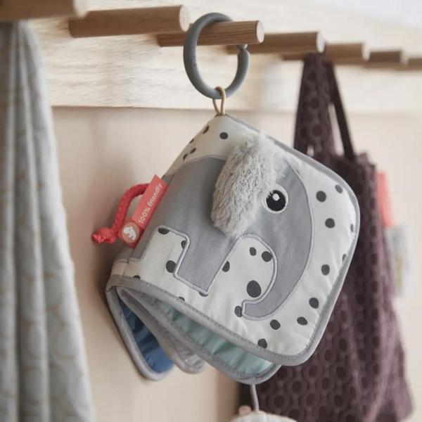 赤ちゃんの興味をそそる仕掛けが隠れたElpheeのアクティビティブック。本を開くと、鏡や歯固め、音の出るパーツなどが次々と現れて赤ちゃんの好奇心を刺激します。さまざまな素材が使われているから各所の手触りの違いも感じることのできる、見て触って...