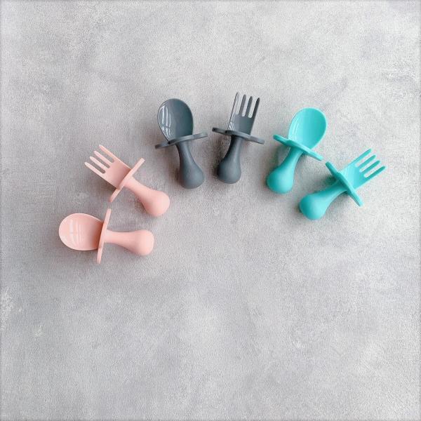 子どもの自分で食べたいという自主性を尊重し、成長を応援するトレーニングカトラリーです。安全設計で自分で食べる練習にピッタリ。また、人間工学に基づいた形状は特許を取得しており、お箸やえんぴつ握りの基礎作りにもなります。BPA等の人体に有害とさ...
