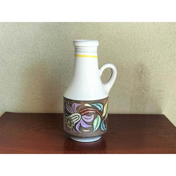 スウェーデンのメーカー、Upsala Ekeby（ウプサラ・エーケビー）社製　Mari Simmulson（マリー・シンムルソン）デザインのお花の付いた持ち手付きのフラワーベースです。別の図柄の二つのお花が描かれていますので、向きを変えると...