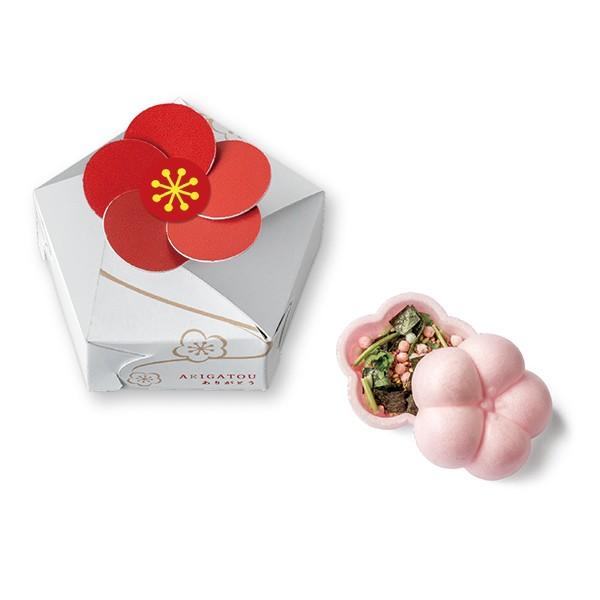 梅をかたどった最中にはいった可愛らしいお茶漬け。ご飯に花を咲かせましょう！内容：梅茶漬け最中×1サイズ：78×78×52mm賞味期限：約5ヶ月アレルゲン：乳