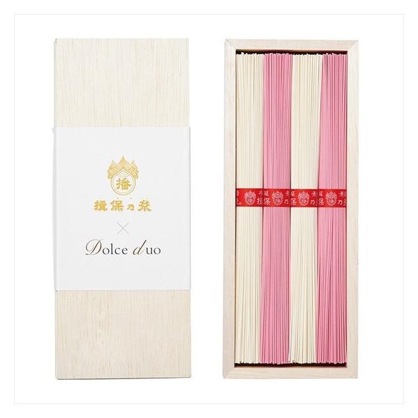 盛夏の涼しさを誘う「冷やしそうめん」、厳冬にぬくもりをおぼえる「にゅうめん」。四季折々に食卓を彩る手延べそうめん揖保乃糸は、保存剤を使用しない自然の風味を活かした食品です。高級感のある木箱入りで特別感がございます。そうめん・紅×2束、白×2...