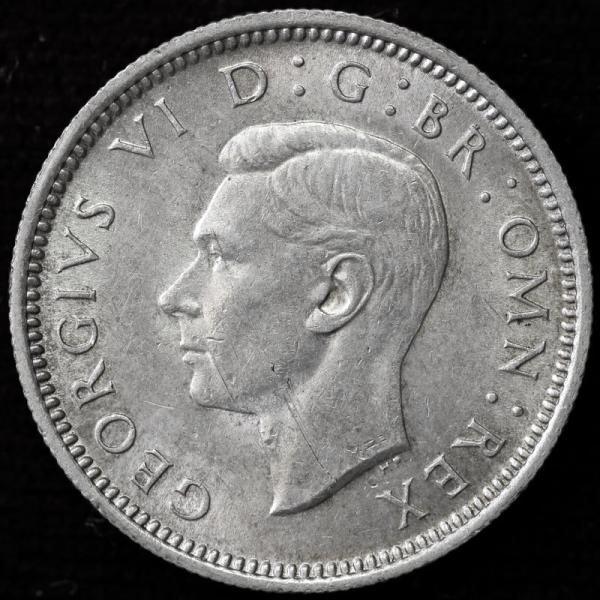 ご興味ありがとうございます。直径：約19mm重量：約3g品位：銀（500/1000）国名：イギリス発行年：1945年グレード：EF（極美品）