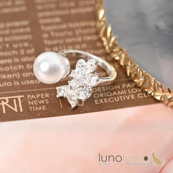 【サイズ・容量】指輪のサイズ：フリーサイズ【素材・成分】キュービックジルコニア、樹脂パール、合金【金属アレルギーについて】コーティング(メッキ)部分などの金属部分は、体質や健康状態によって、アレルギーが起きる場合がございます。アレルギーが起...