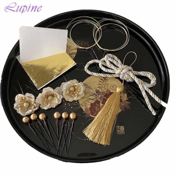 髪飾り　成人式　結婚式　お得な14点セット　金箔　ゴールド小花　紐　水引　桃【セット内容】ゴールド小花　3個水引金　　2個金箔シート1枚白金紐5mmx 1m 1個金タッセル　1個金ピック　6個計14点※金箔 (フェイク)はとても繊細でかけた...