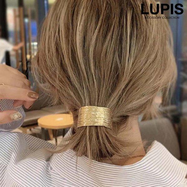 品番 : v1697サイズ : 横幅約4.5cm × 高さ約2.3cmその他 : モニター・撮影環境により実際の商品と色味が異なる場合があります。商品の説明しわ加工ラインが施されたこなれ感のある、カーブラインヘアゴム。カジュアルからきれいめ...