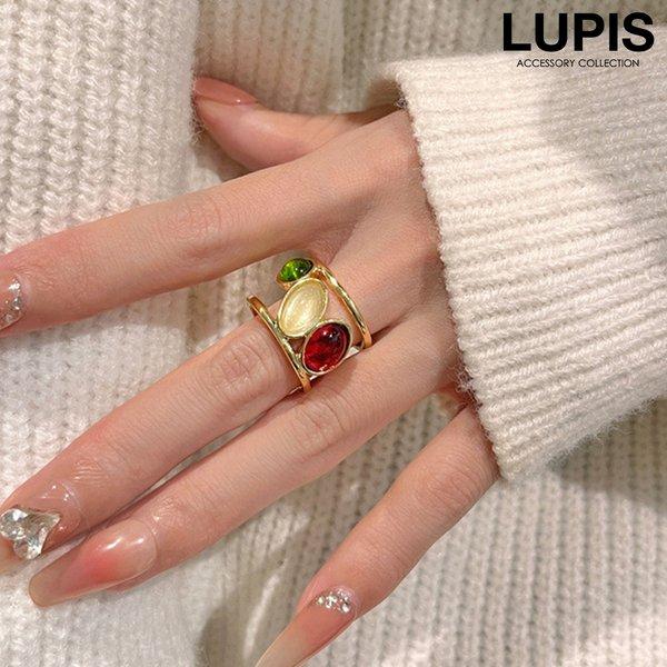 品番 : v2183サイズ : 約13号、幅約1.5cmその他 : モニター・撮影環境により実際の商品と色味が異なる場合があります。商品の説明透明感のあるカラービジューが目を引くワイドリング。クラシカルな雰囲気もあるラグジュアリーなデザイン...