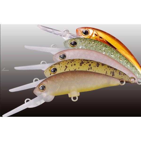 高活性魚に効果的なワイドウォブリングアクションに定評があるブリブリミノーにDRモデルが登場。リップの根本を絞ることにより、ワイドなウォブリングアクションを維持しつつ、軽い引き抵抗で約1.5ｍまでの潜行を実現しました。ルアーの内部に鱗模様の凹...