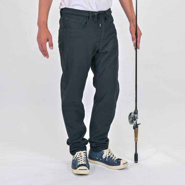 冬の釣り場でも、街でも。THE BACK WATER がユーザーの声に応えて生み出した新作 「BW-112VM 撥水テーパードストレッチ防風パンツ」。前作に比べてお尻や太ももにゆとりを持たせたテーパードシルエットは、動きやすさとスタイルを両...