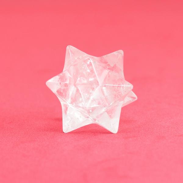 マカバスターは上下相反する2つのピラミッドを組み合わせて作られいて、強力なパワーを創り出すと言われてます。この形状から2つの相反するもの、例えば陰と陽、女性と男性などの相対する2つの力が調和した完全なバランスを象徴する図形であるとされており...