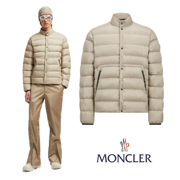【MONCLER】簡単なコーデに羽織っても暖かく、しっかりとした着心地です。ちょっとしたお出掛けから、スポーツ観戦、アウトドアなどあらゆるシーンで活躍してくれます！シンプルなカットが施されており、ビジネスや日常のルックに完璧にマッチします。...