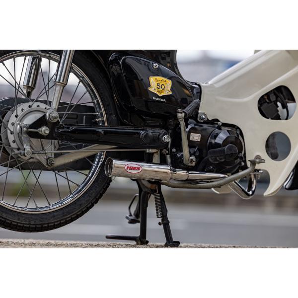 【商品名】・HMS製 バンプショットフィフティ 【メーカー品番】・BS50-001【商品説明】国内マフラーメーカーのHMSよりスーパーカブ50/リトルカブ(インジェクションモデル対応)のマフラーが登場致しました。サイレンサー径は50.8φを...