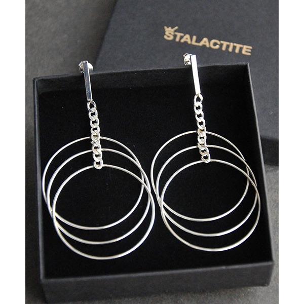 ■ この商品はSALE価格で販売しております。商品の交換や返品はできかねますのであらかじめご了承ください。尚、些少の傷・汚れに関してはご容赦願います。■ 定価　16,000円 (税別)３つのフープがチェーンに飾られたピアスです。素材はスター...