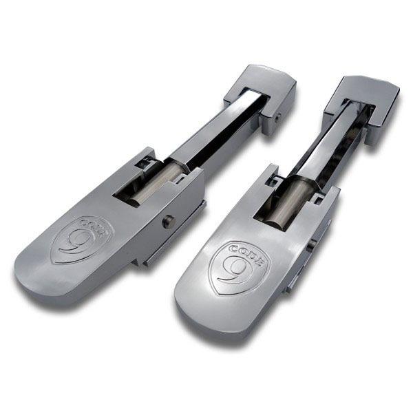 CODE9 HUMMER H2 　ビレットクロームボンネットフードラッチ＆スプリングセットCODE9 ロゴ入りタイプ状態 ： 左右　新品材質 ： アルミ適合車種 ／ ハマー H2サイドのフードラッチとストラップ部分を交換する事により見た目の...