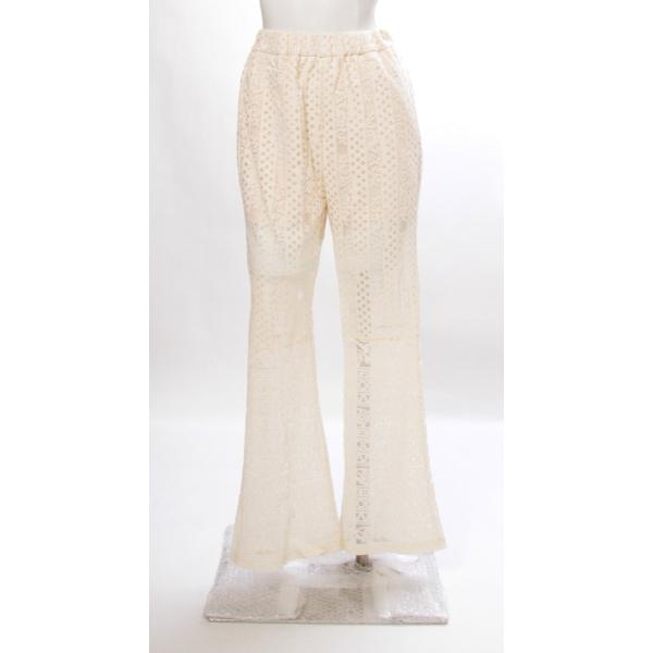 サイズ：Fウエスト：２９（伸縮します）股上：３２　股下：６９　ワタリ：２２　スソ：２６　単位cm（平置き採寸）カラー：オフホワイト素材：表ひざ上レース：綿６０％　ナイロン４０％　ひざ下レース：綿３０％　ナイロン７０％　裏：ポリエステル１００...