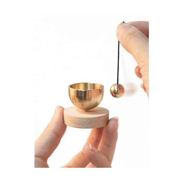 自然な色/mini/orin-mini02・Shape:Shape3・おりんセットサイズ：底径4cm，高さ度約3.2cm ，重さ：50g。モダンなおりんは、鍮を磨き上げて綺麗に仕上げたおりんです。磨くことで真鍮の美しさがさらに増し、どのミニ...