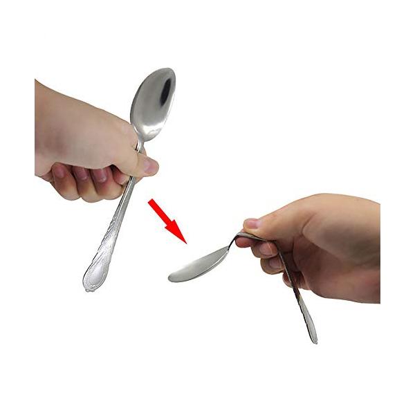 超能力トリックの象徴ともいえる現象、それが、ご存じスプーン曲げです。・これほど世間を騒がせたトリックは他にはないでしょう。 この現象を誰でも手軽に演じられるようにしたのがこのトリックです。・マジシャンは１本の金属製のスプーンを取り出し、スプ...